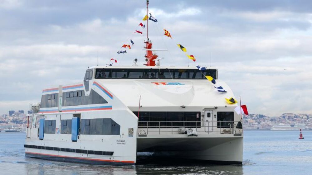 Navios elétricos começam a navegar entre Seixal e Lisboa em setembro ...