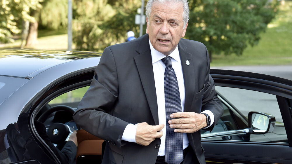 Mandado de captura para ex-comissário grego da UE em escândalo de ...